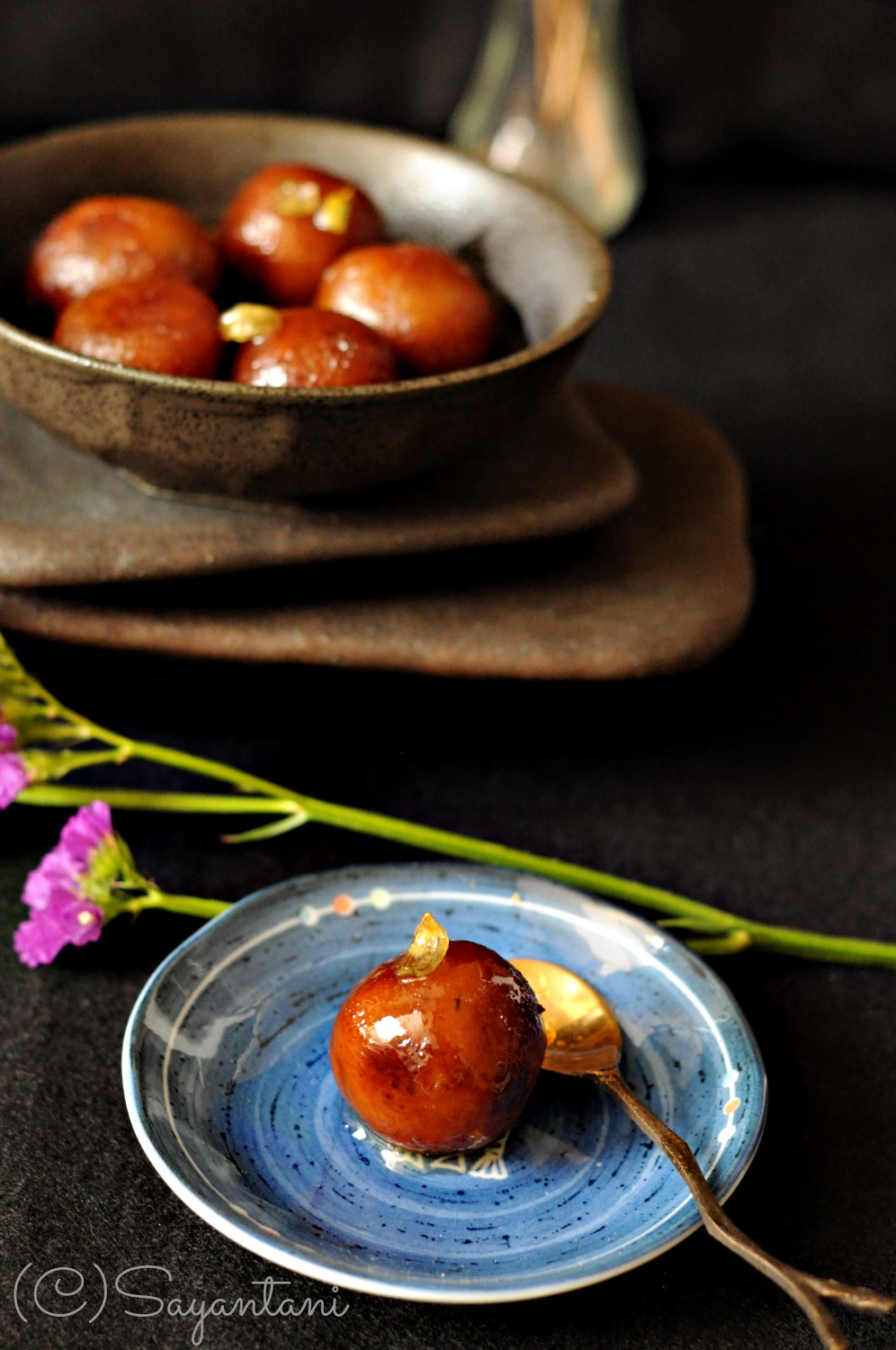 Ranga Alu'r Pantua (Sweet potato Gulab Jamun) - A Homemaker's Diary