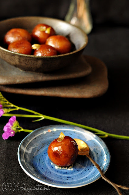 Ranga Alu'r Pantua (Sweet potato Gulab Jamun) - A Homemaker's Diary