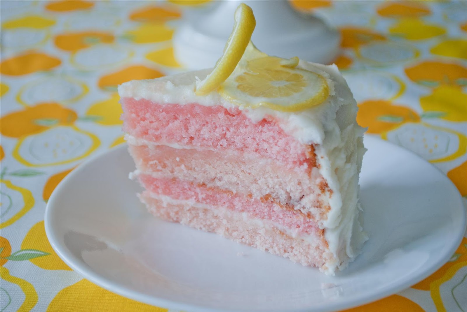 craftyc0rn3r: Pink Lemonade Cake and Cupcakes
