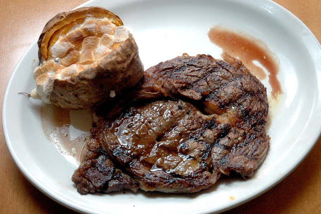 DUDE FOR FOOD: In a Lone Star State of Mind: At Texas Roadhouse...