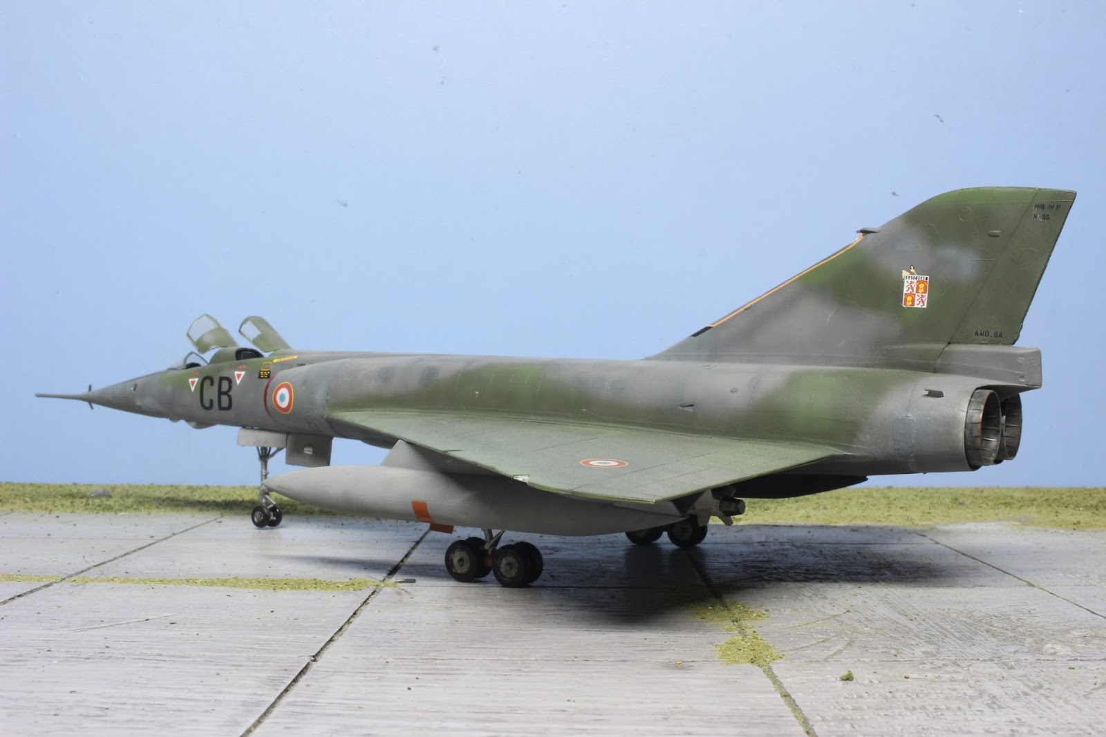 Maquette du Mirage IV P d’Heller au 1/48. | Rony La Maquette