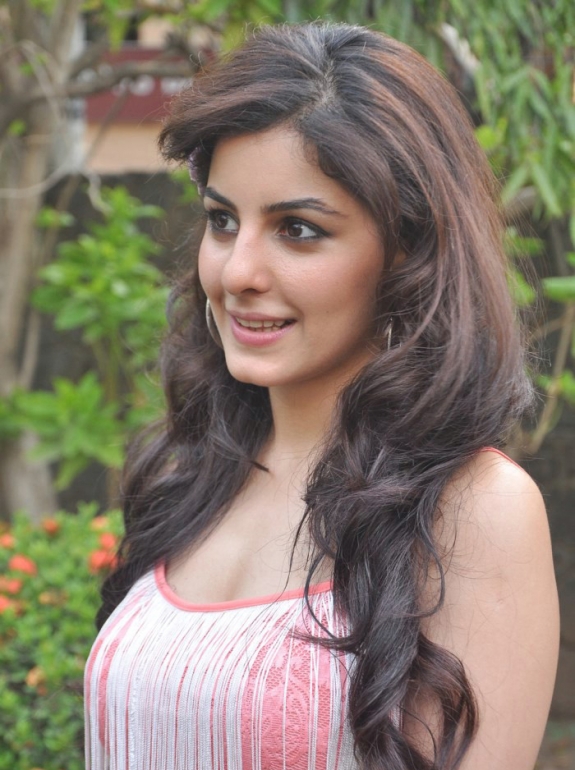 Isha Talwar New Photos - Hot PHOTOSHOOT Bollywood, Hollywood, Indian ...