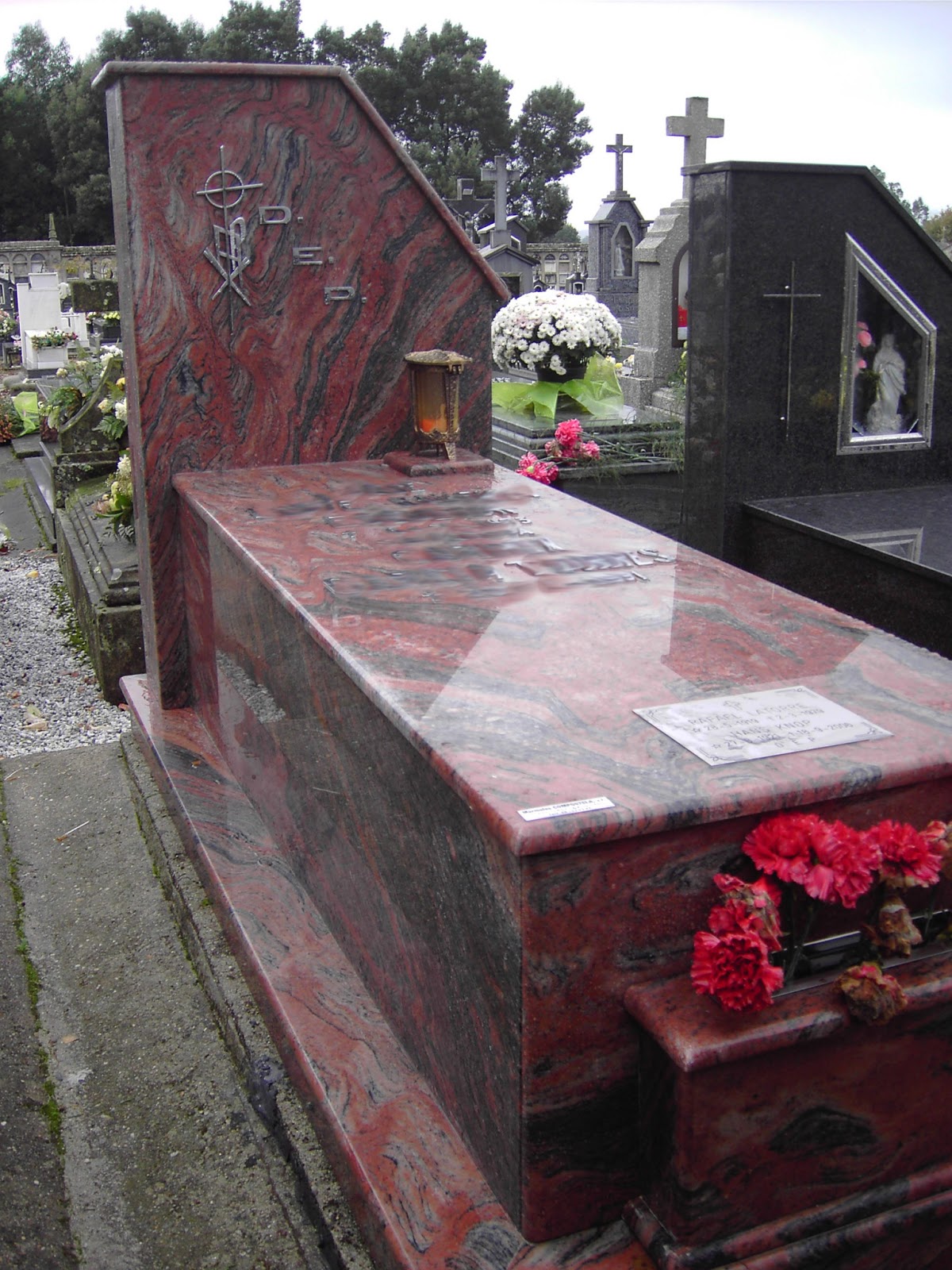 Lápida en granito multicolor con respaldo|Lápidas y panteones para el ...