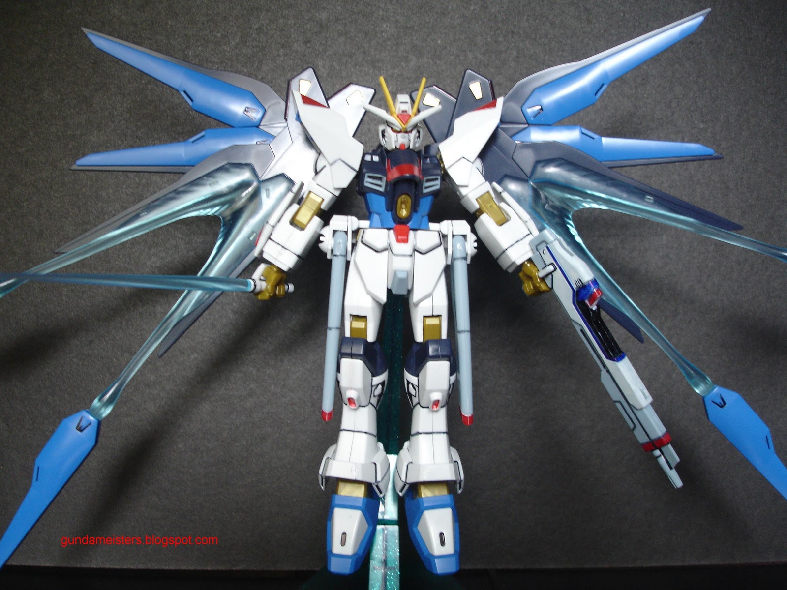 Gundam Meisters: Review: HG 1/144 - Strike Freedom Gundam