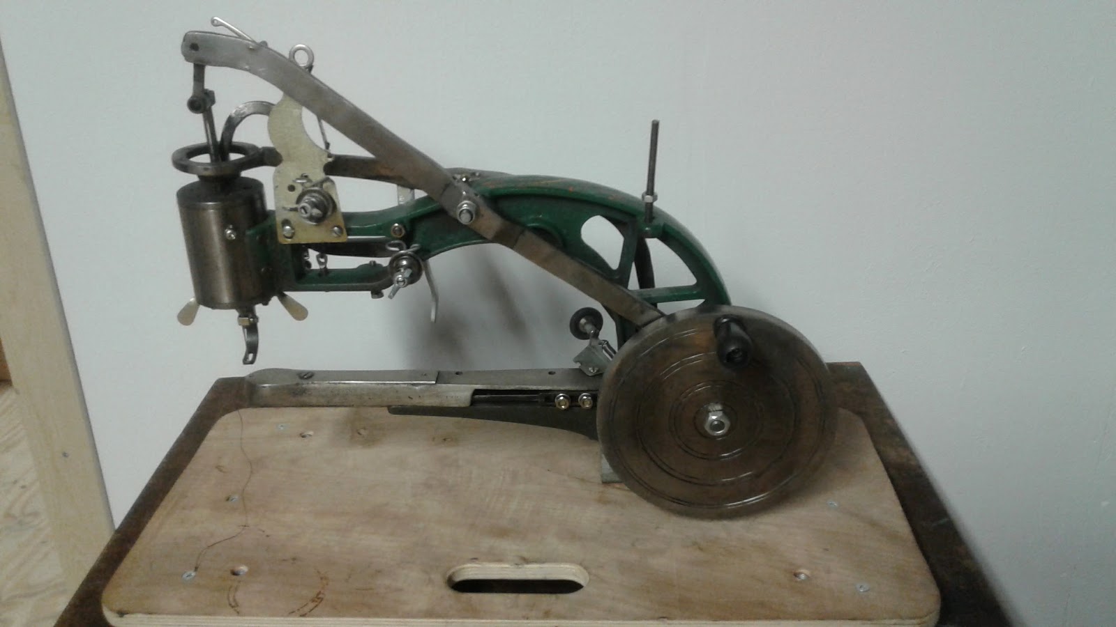 Rusty Old Sewing machines – Linford.nl