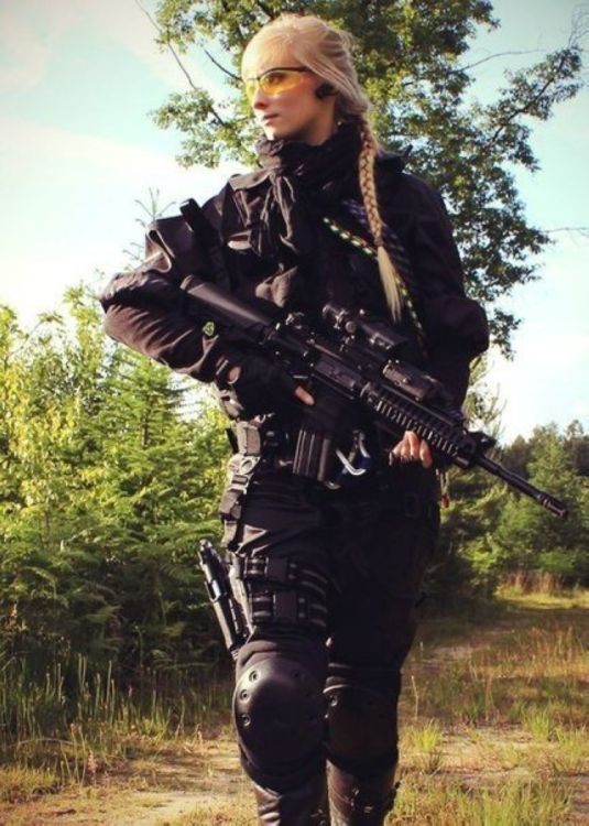 Amazing WTF Facts: Military girl • Women in the military • Army girl ...