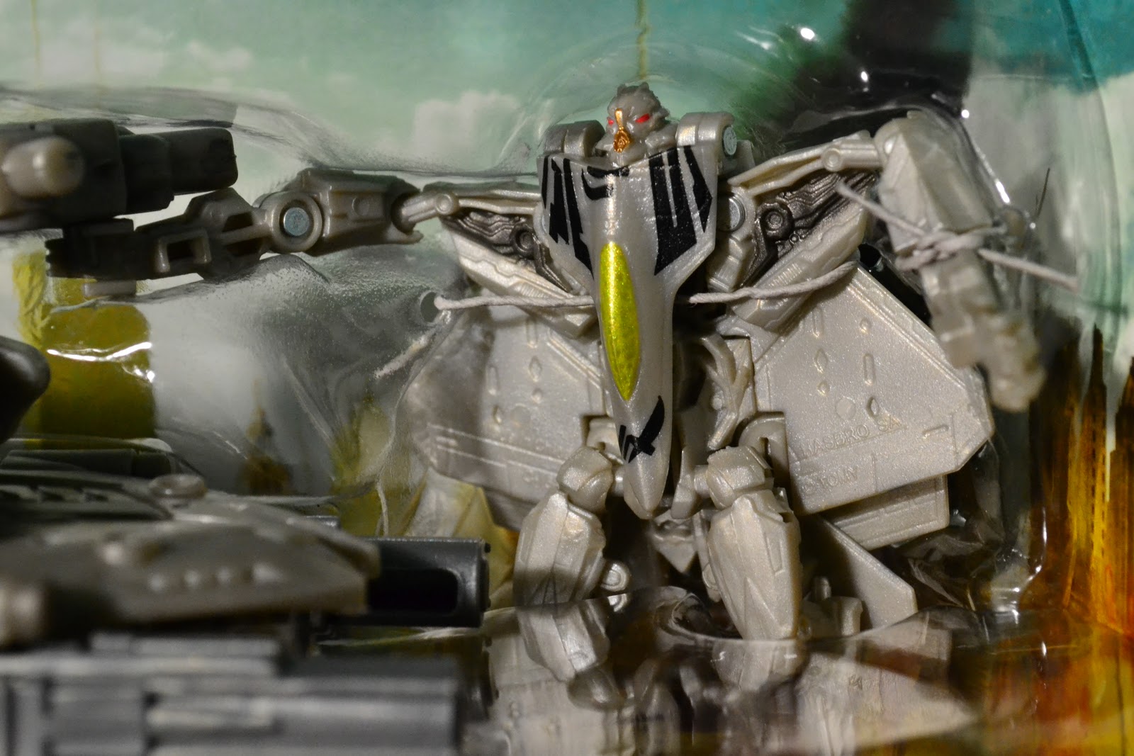 Totally Toys: Transformers DOTM - Starscream with Orbital Assault Carrier