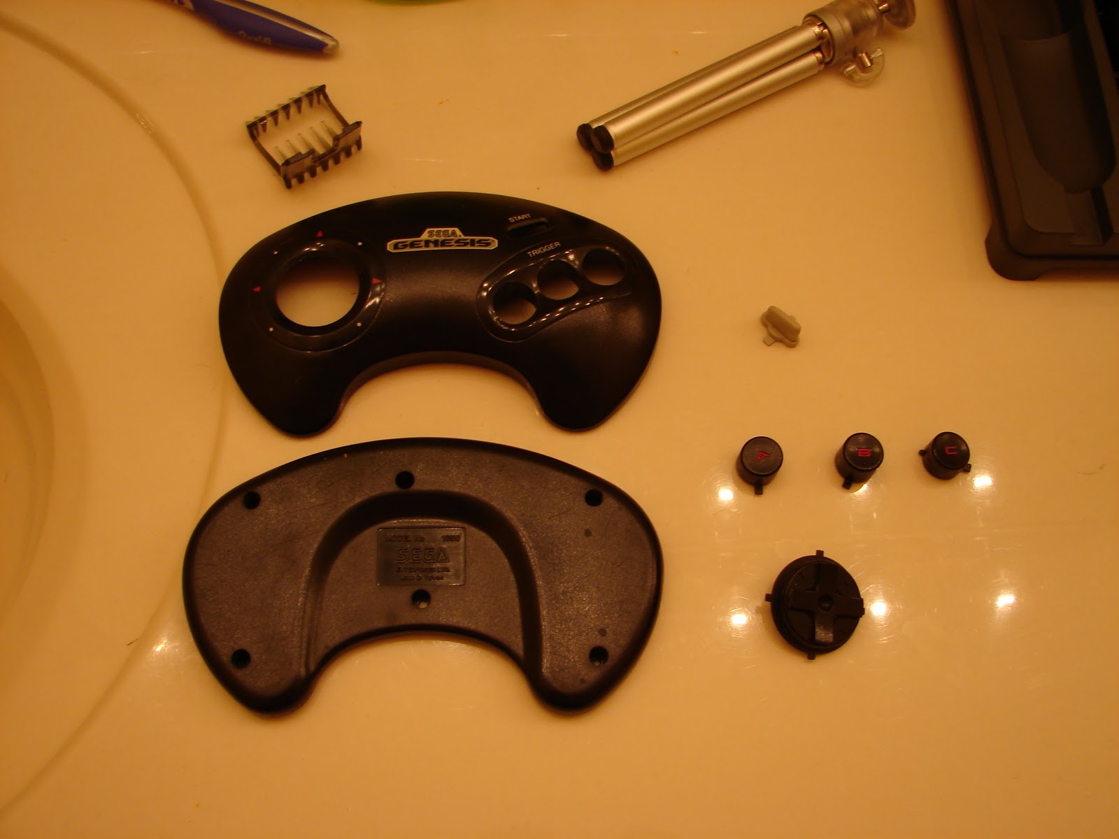 The Guy With Not Enough Time On His Hands!: Cleaning a Sega Genesis ...