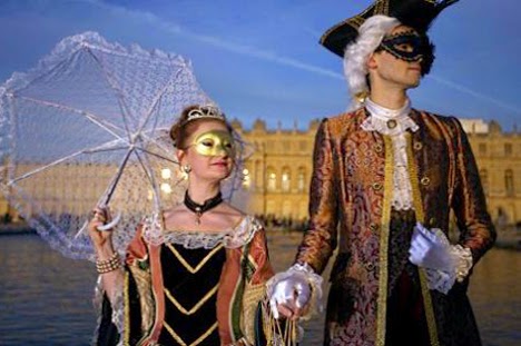 Idioti satt i system: Inspirasjon: maskeradeball