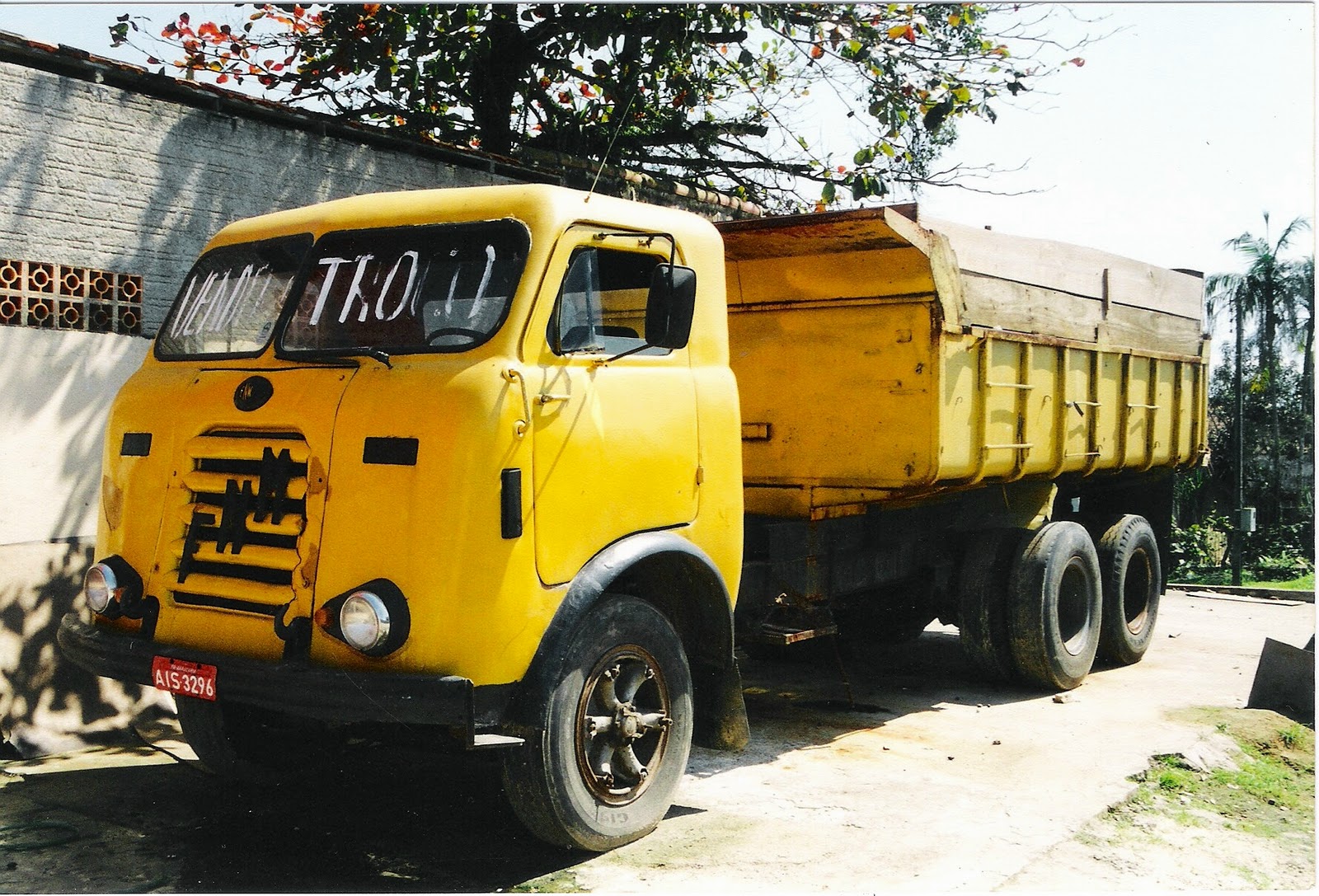 Veículos em Geral: Caminhão FNM D11.000