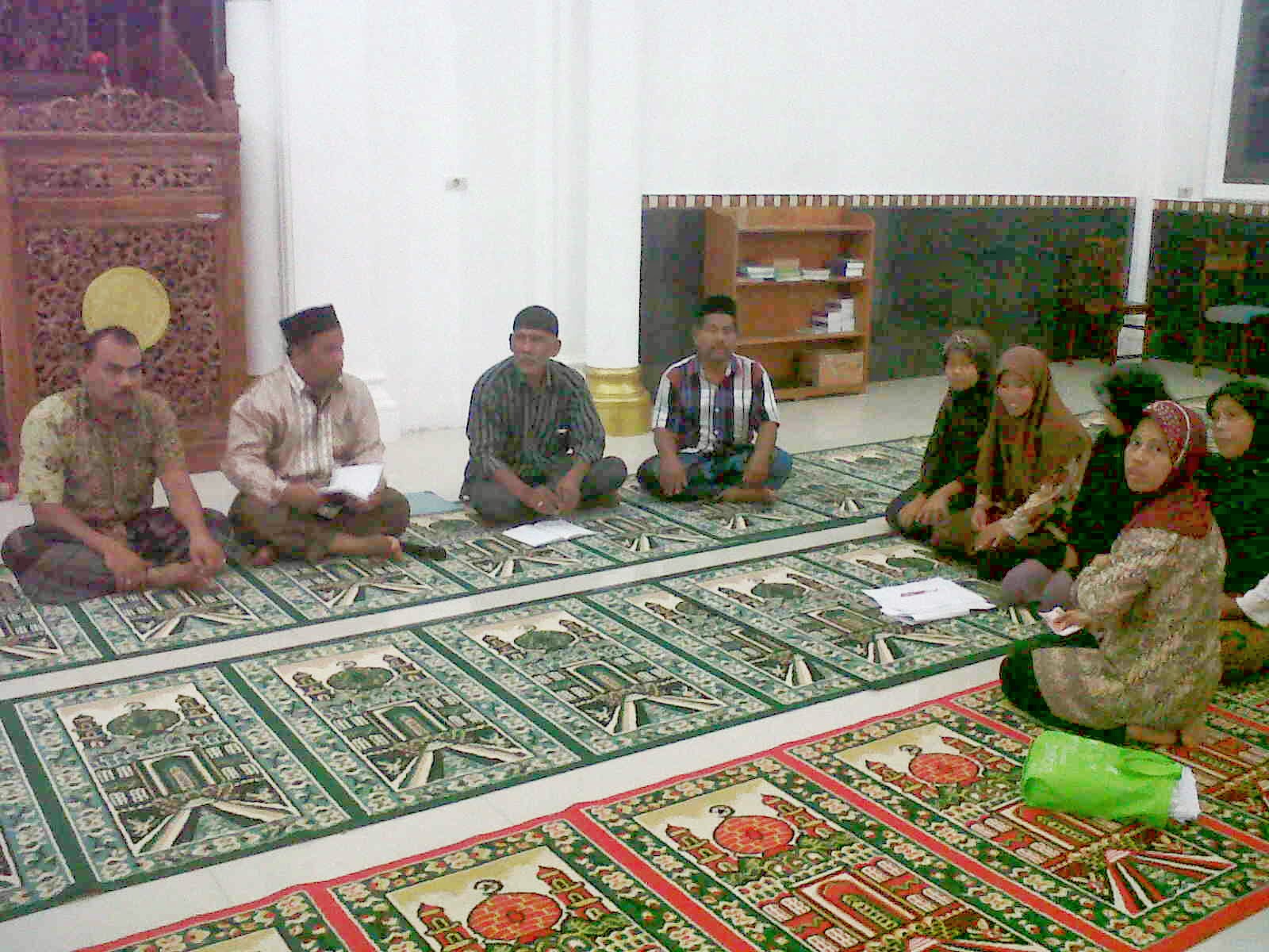 FOTO RAPAT DESA LAMPEUNEUEN - Desa Lampeuneuen