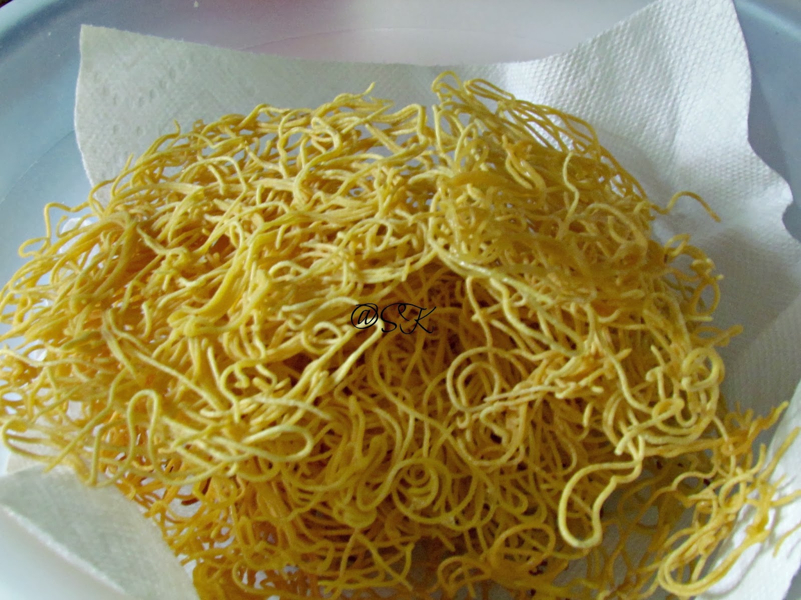 Savitha's Kitchen: Oma podi / ஓமப் பொடி / Sev / Easy Diwali recipes ...