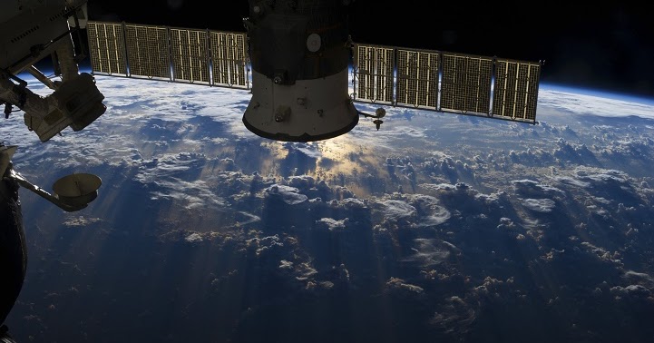 Melihat Permukaan Bumi Secara Langsung Dari Satelit Luar Angkasa ...