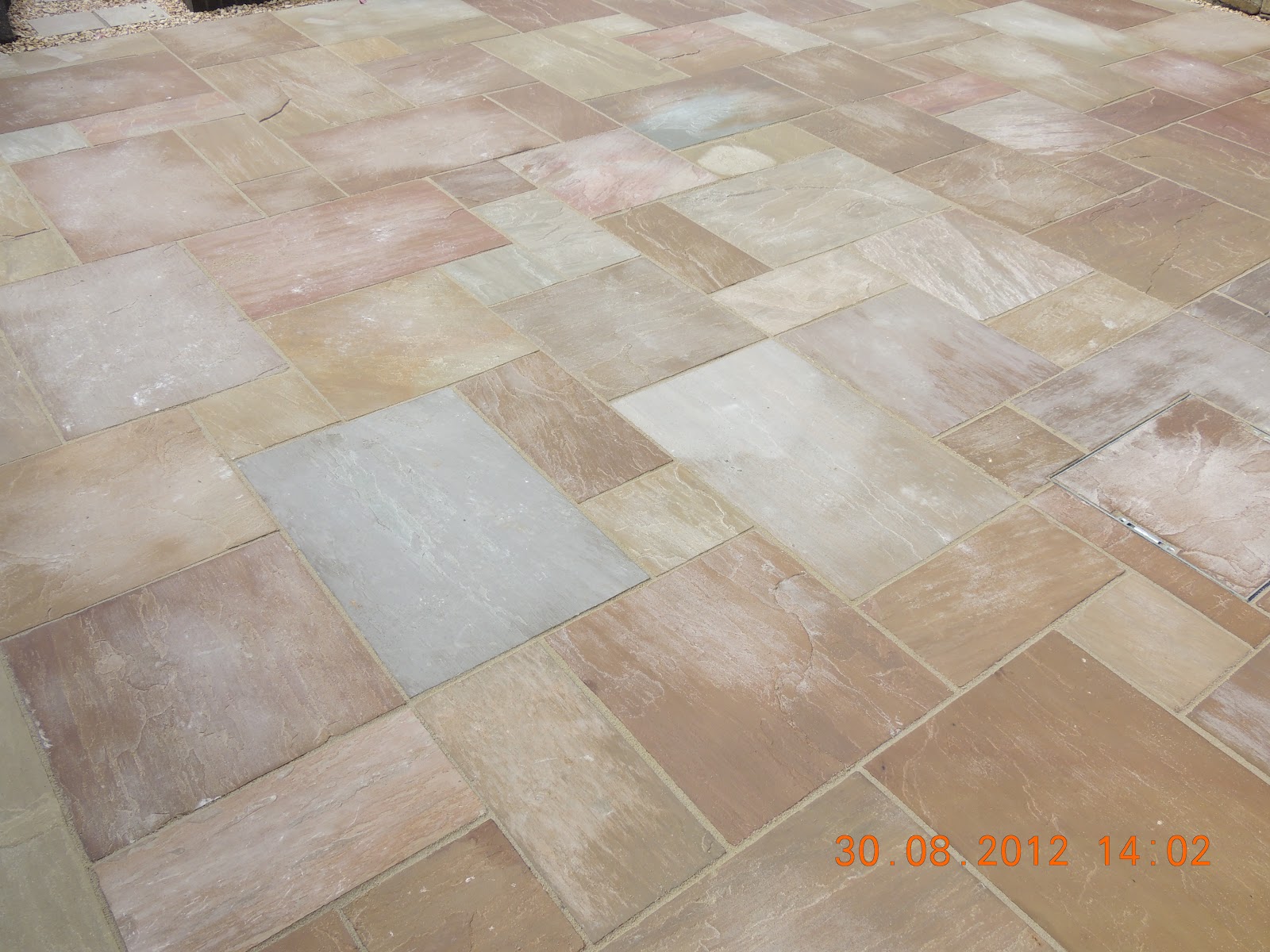 CWM LLYNFI BRICKLAYING : Lakeland natural stone paving using rompox grout