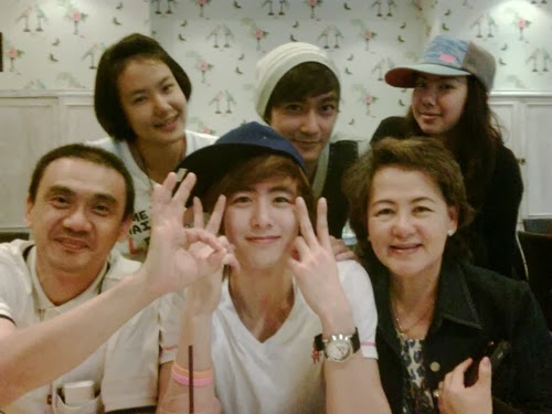 KPOP IDOL'S FAMILY PICTURES