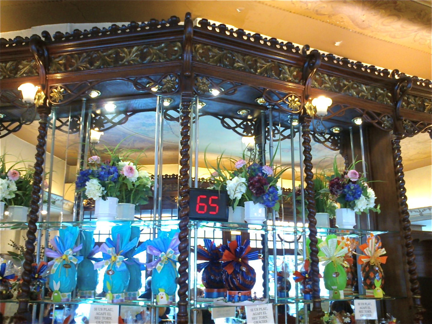 地中海の街から、色いろなお話: MAURI, una pastelería emblemática en el corazón del ...