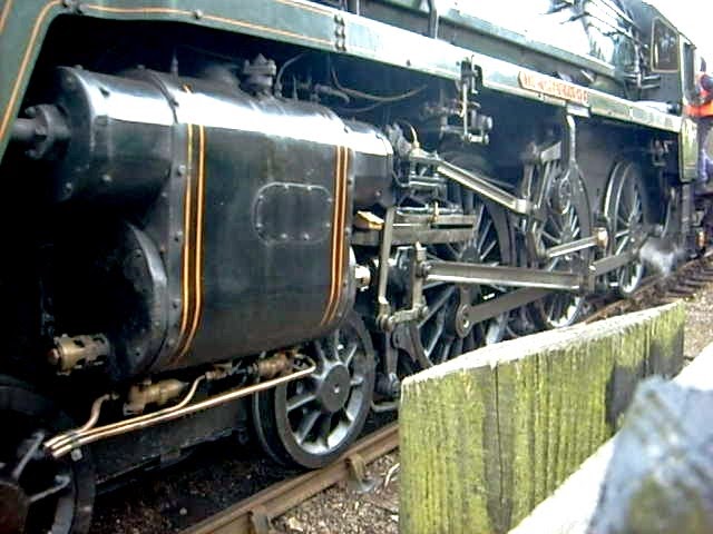 Steam Memories: Caprotti and Walschaerts Std class 5 and 4 comparison