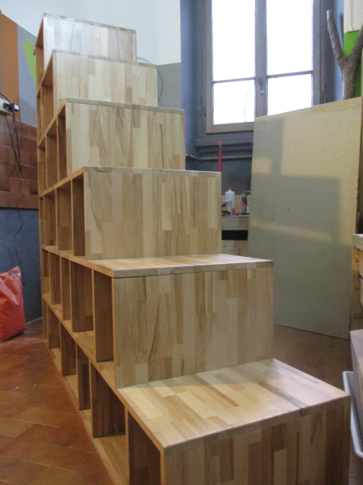 la tana del Truciolo: Scala libreria in faggio massello