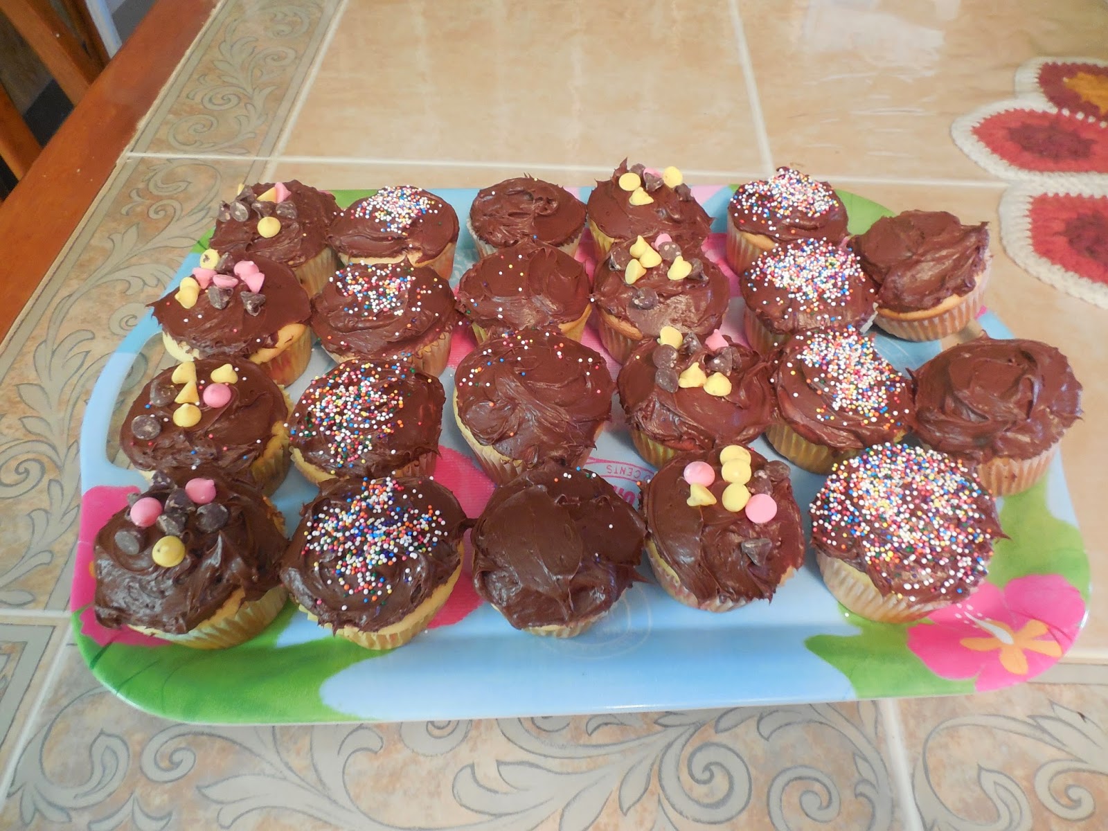 the-old-school-housewife-dessert-nothing-fancy-just-pretty-cupcakes