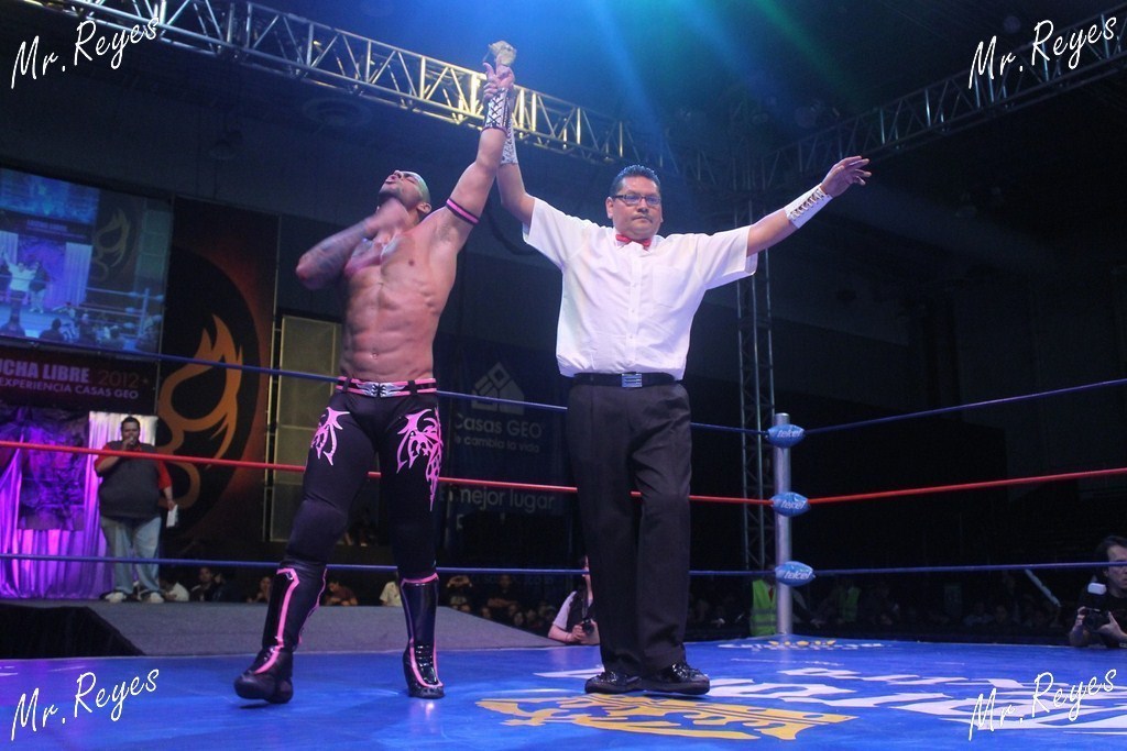 ESTRELLAS DEL RING.: Ricochet lleno de Magia a la Expo Lucha.