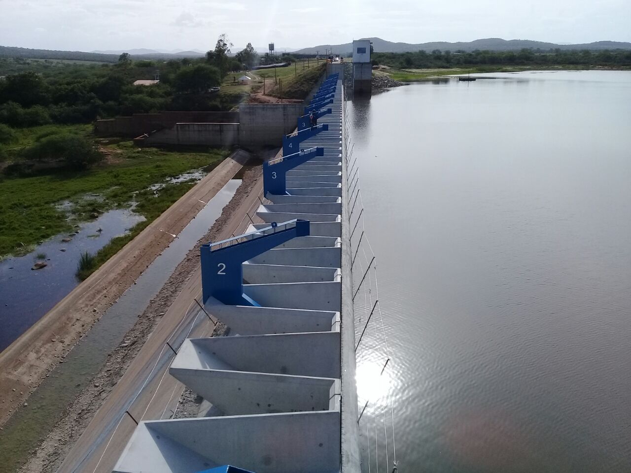 Volume da barragem de Ponto Novo aumenta com a instalação dos fusegates