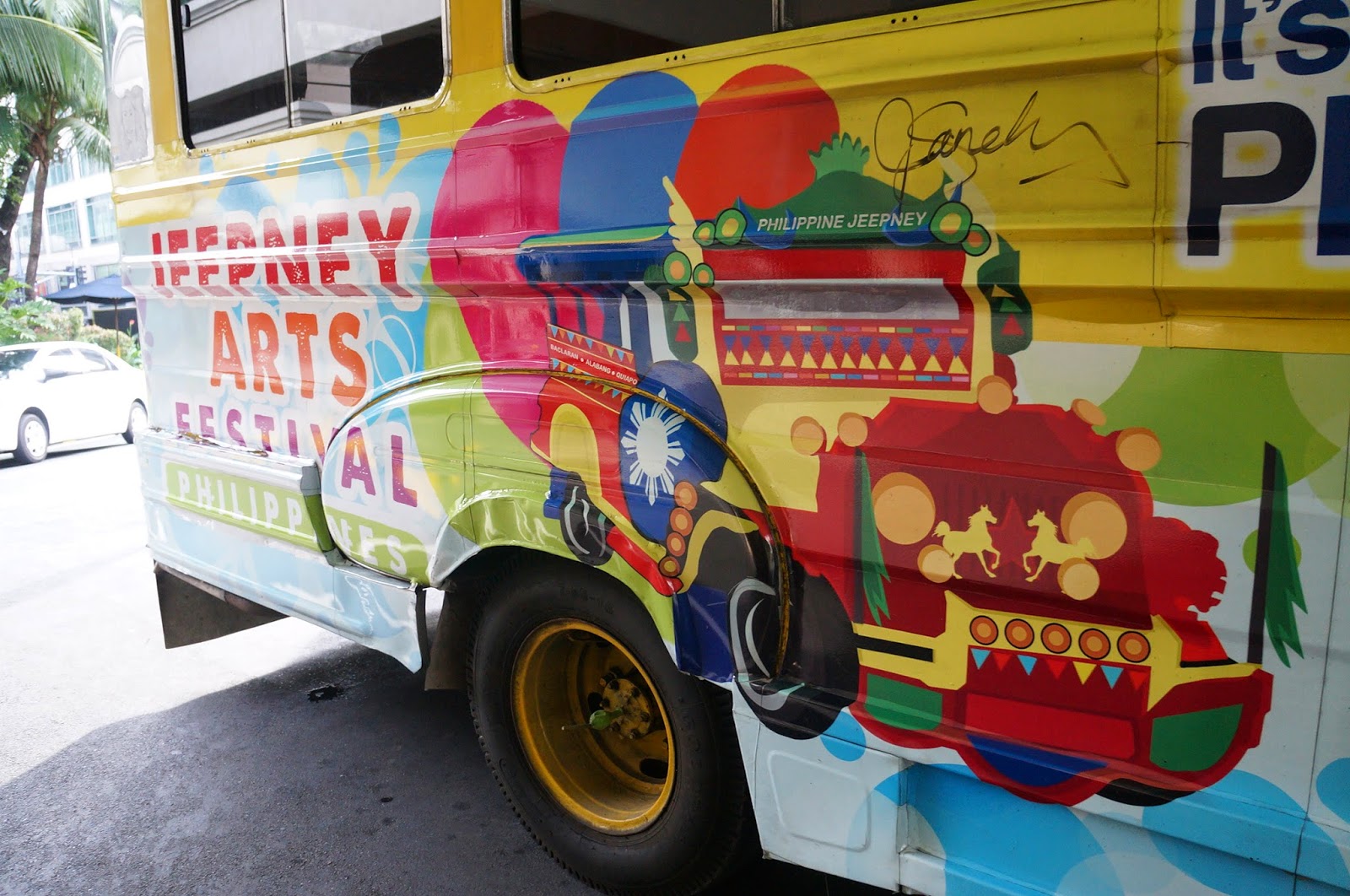 Jeepney Tours: Videoke Fun Time While Touring the Streets of Manila ...