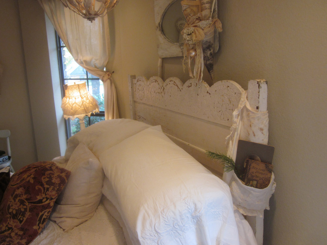 tarnished and tattered: More Christmas House & My Give-Away!