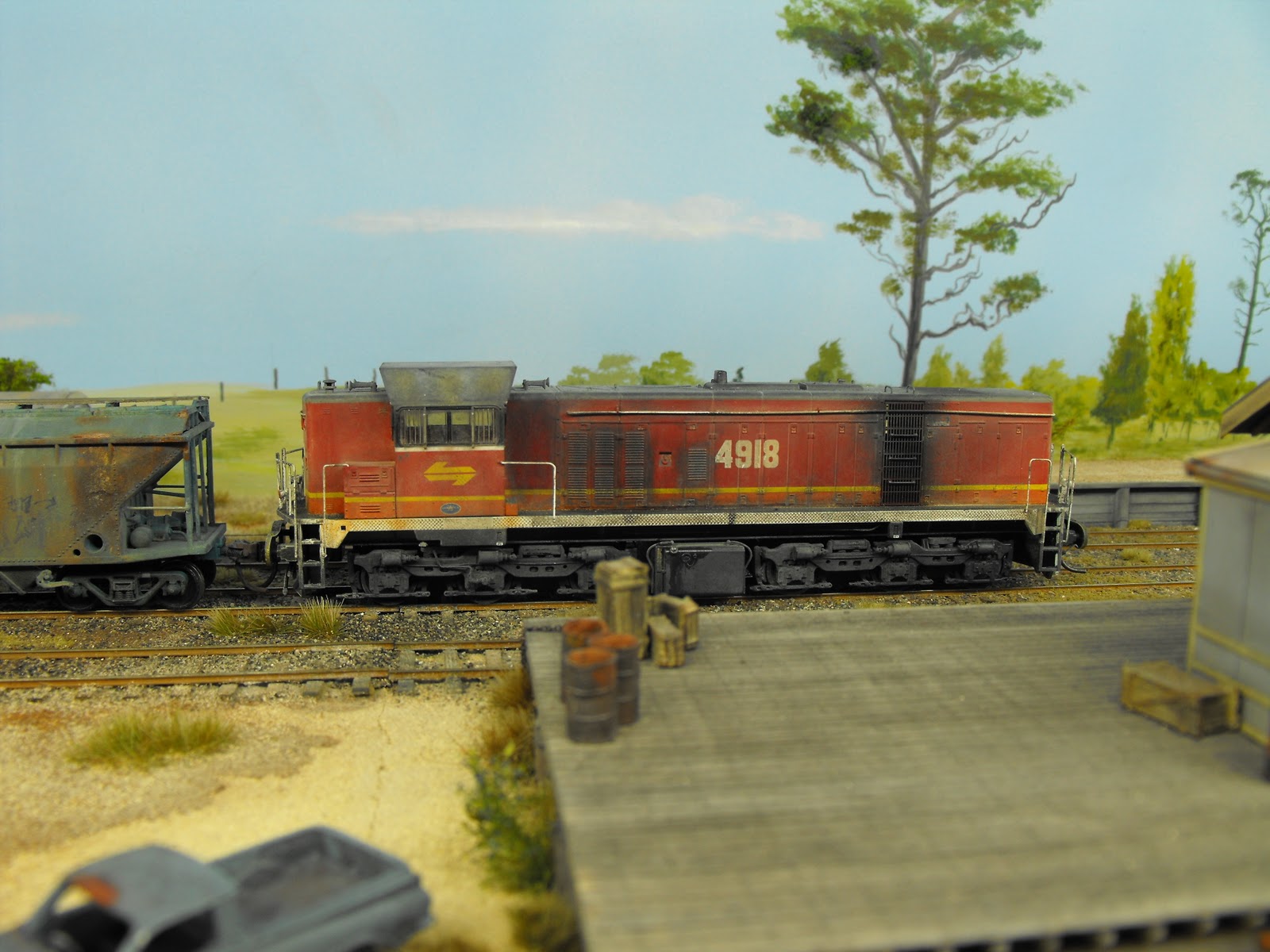 RAILS IN SCALE: Weathering Locomotives