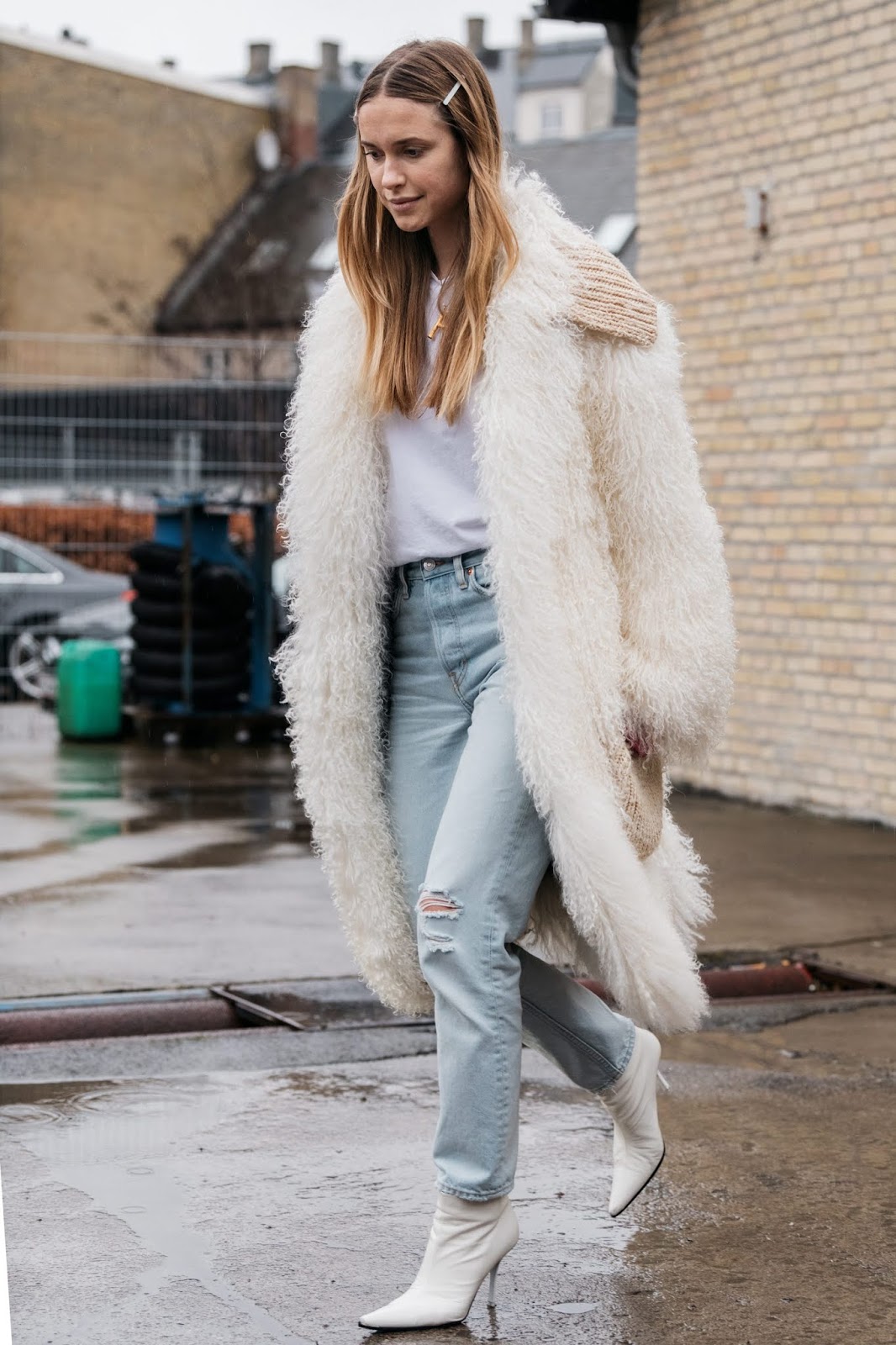 street style_fur coat - DIMANCHE