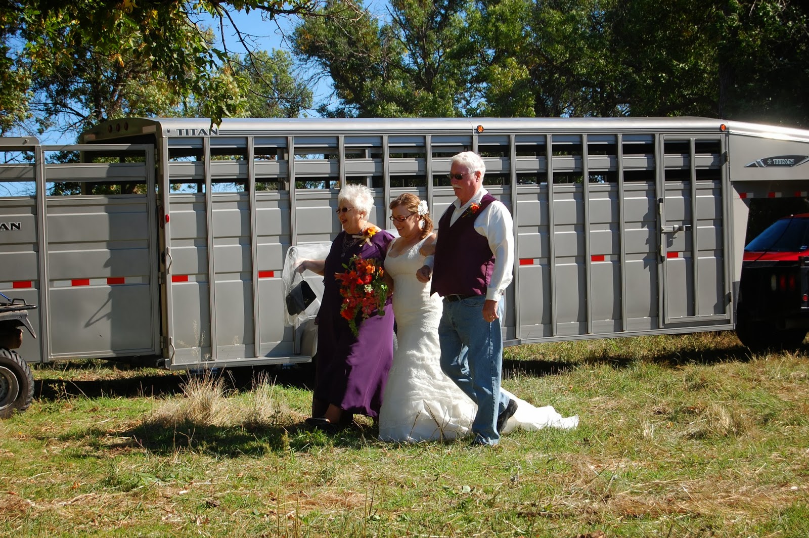 Nana Porcupine: Our first "COW PASTURE" wedding