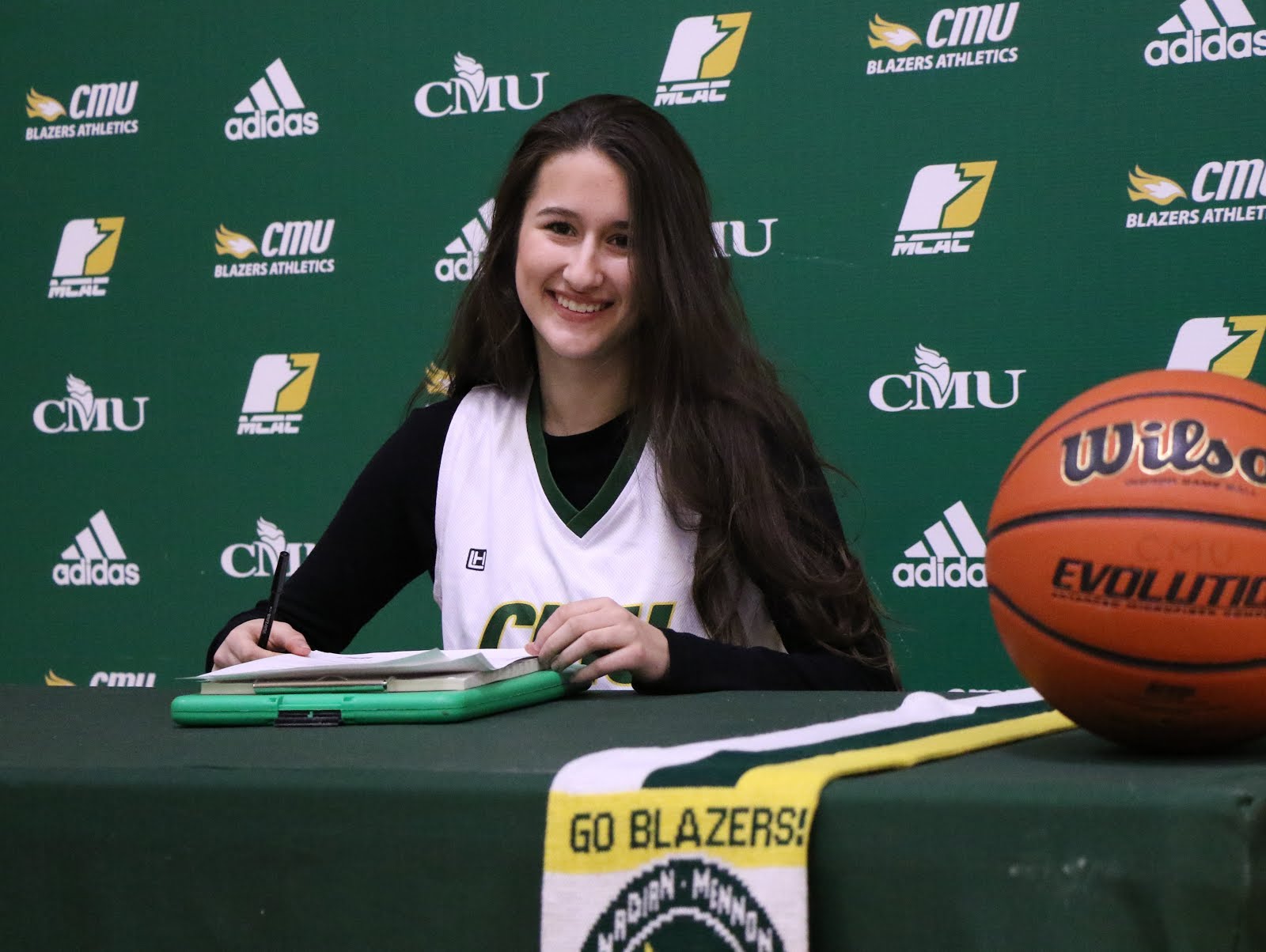 Collége Jeanne-Sauvé's Anna Pyne Commits to Canadian Mennonite ...