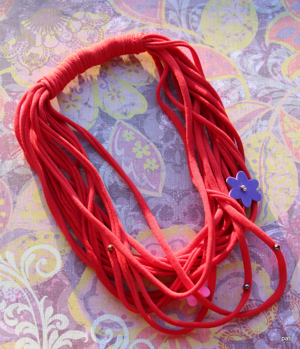 Sisters things: Recycling necklaces :)