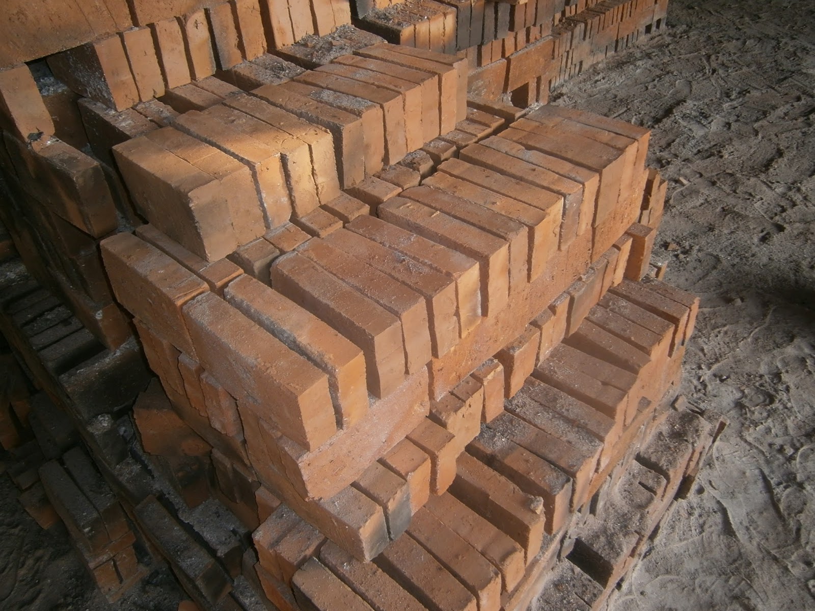 Belajar Cara Membuat Batu Bata Secara Manual - maulana ngeblog