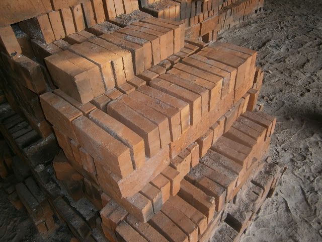 Belajar Cara Membuat Batu Bata Secara Manual - maulana ngeblog