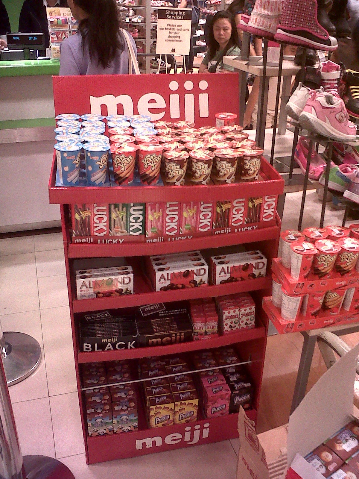 ShopperStalker: GOOD IDEA: Chocolate impulse zones