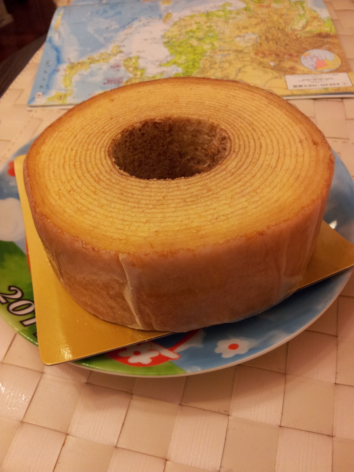 O TABEMONO: Unboxing Baumkuechen (Japanese Tree-trunk Cake)