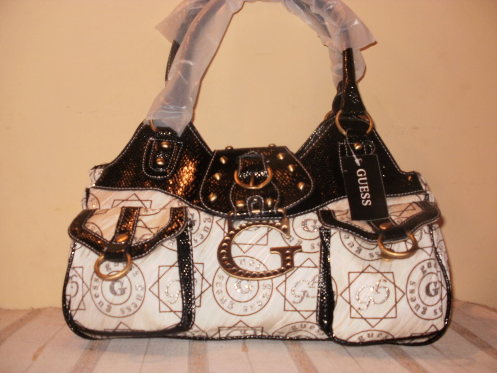 MEKEKOS: CARTERAS GUESS