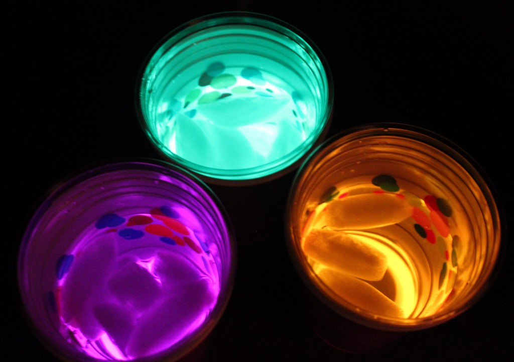 15 Ways To Play With Glow Sticks - Sunshine and Munchkins