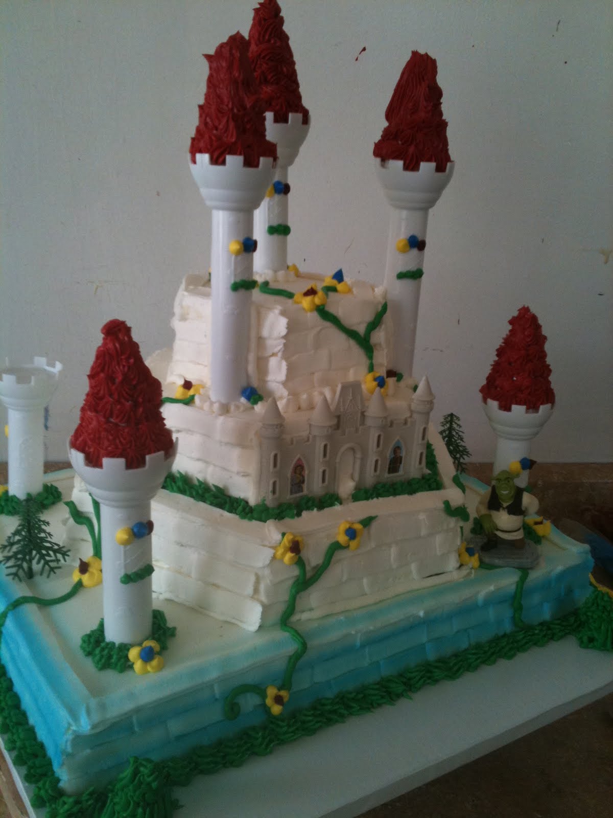 Hector's Custom Cakes: 3d castle cake