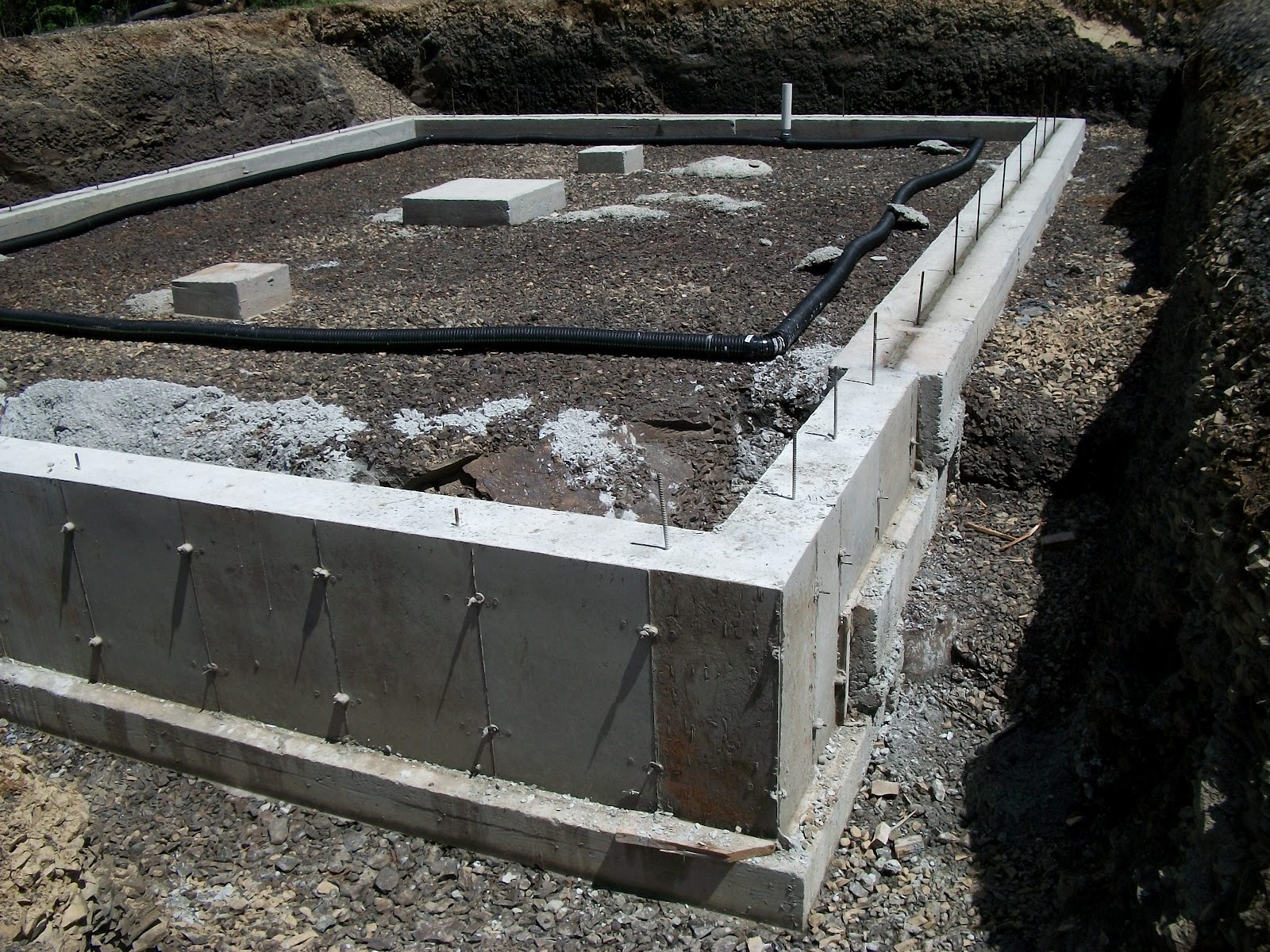 Girl Builds House: Frost wall