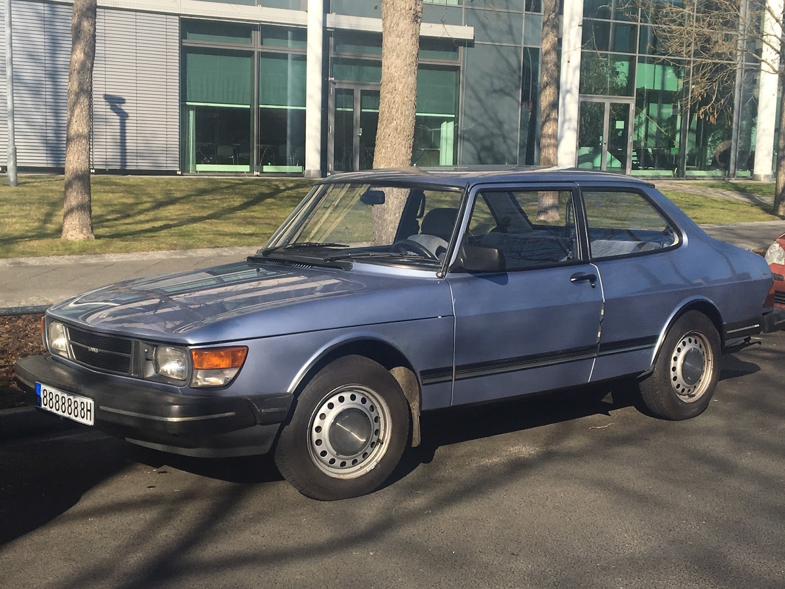 Rheinland-Cruiser: SAAB 90 in der Mittagspause