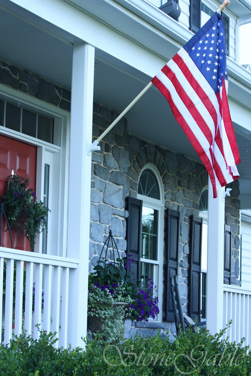 UNFURL YOUR FLAG - Interior Design Ideas for Your Modern Home