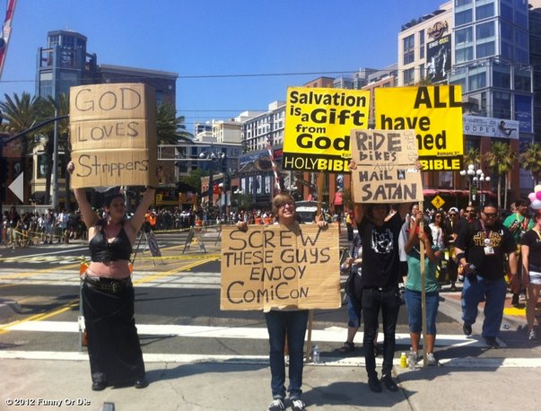 Christians Protest Comic Con AGAIN | Oh yes I am