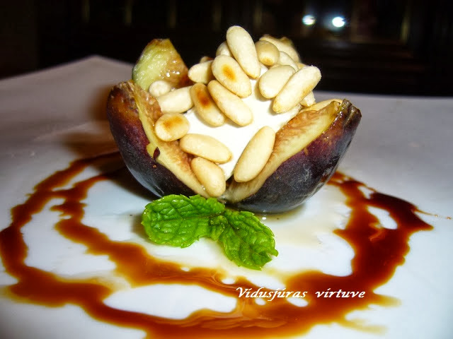 Vidusjúras virtuve: Víge ar kazas sieru, medu un ciedru riekstiem (deserts)