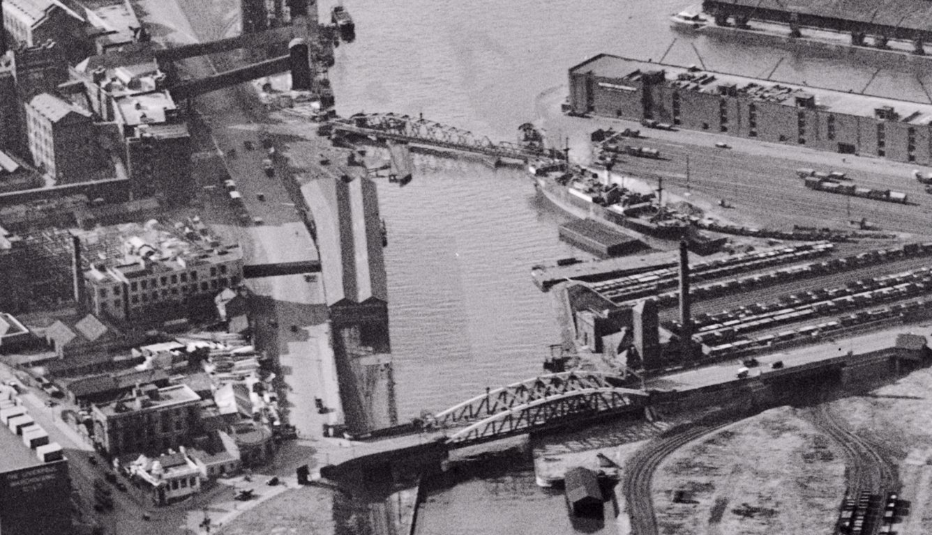 Salford History: Trafford Road Swing Bridge : an encomium