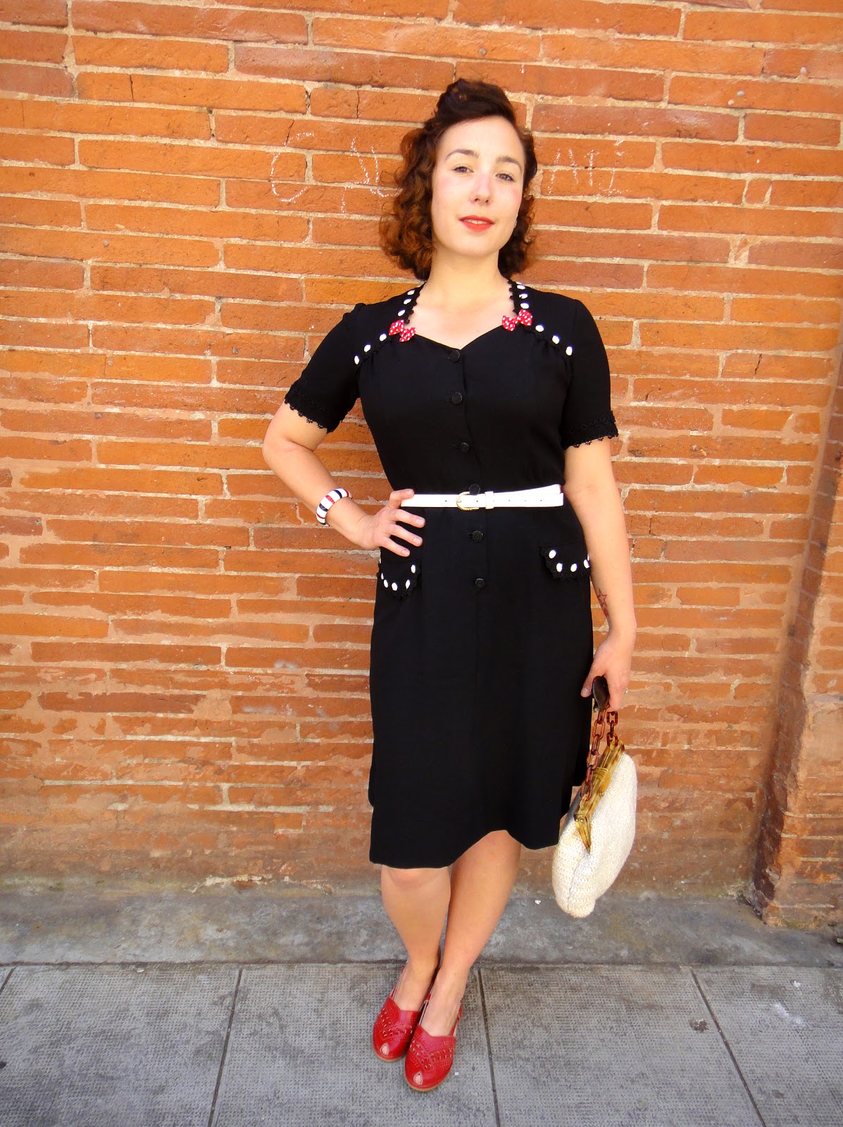 chaussure rouge robe noire