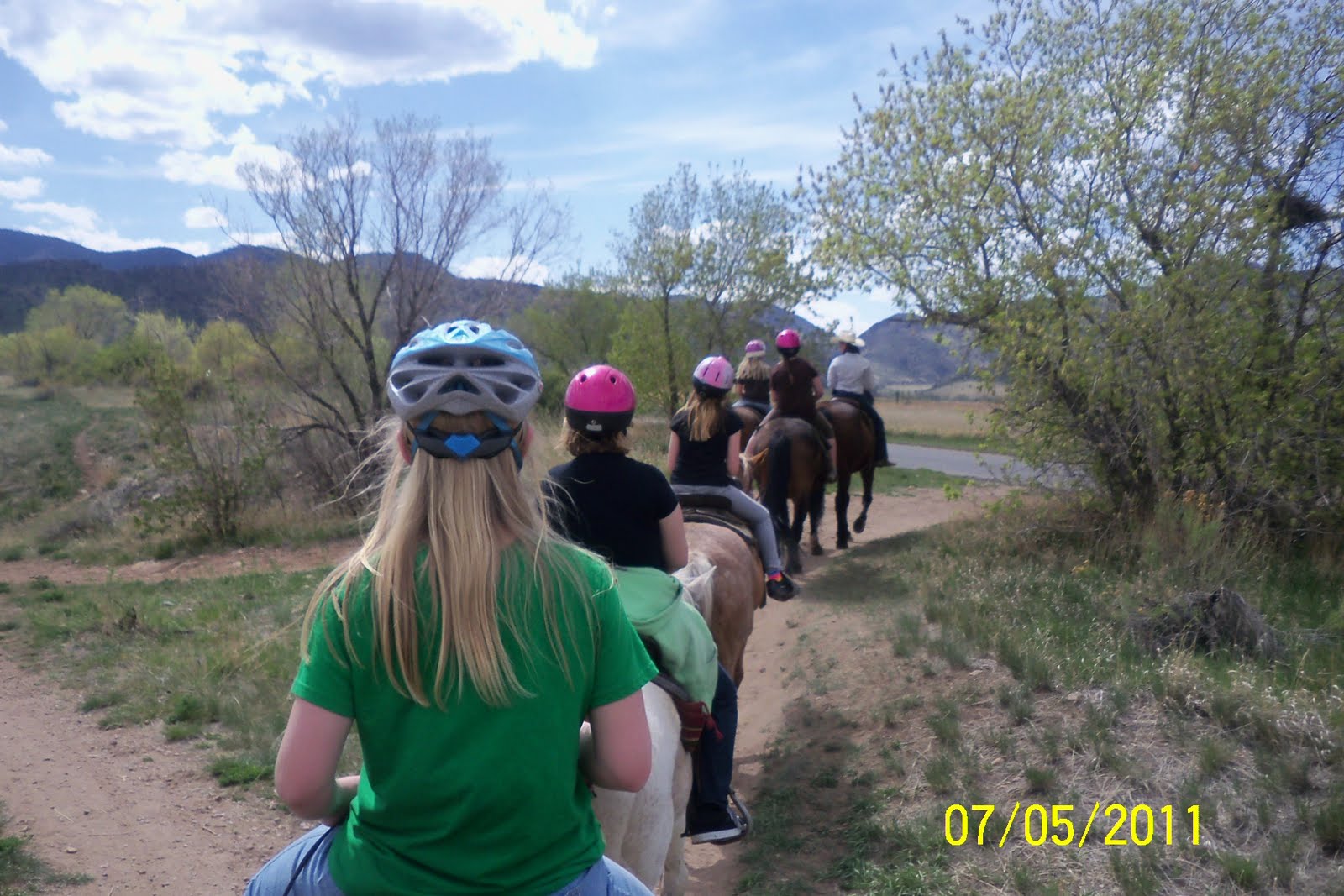 The Gillogly Family: Girl Scout horseback riding