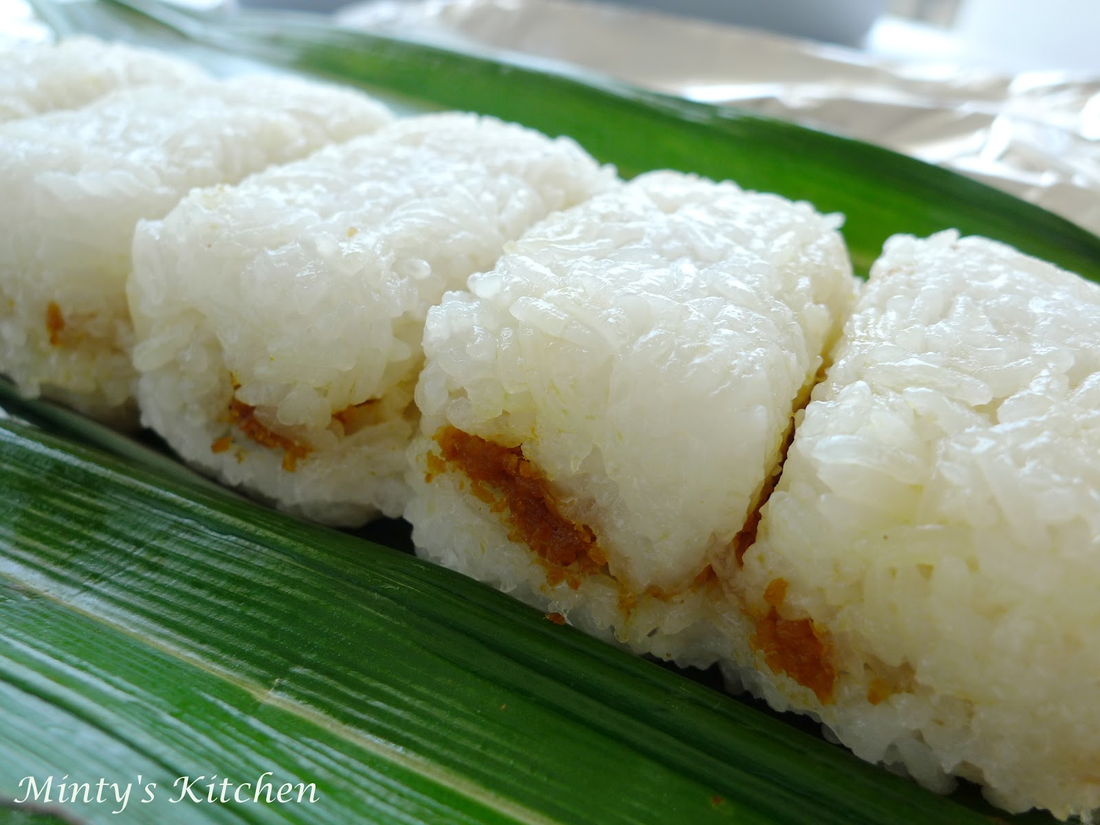 Minty's Kitchen: Spicy Glutinous Rice Rolls (Rempah Udang)