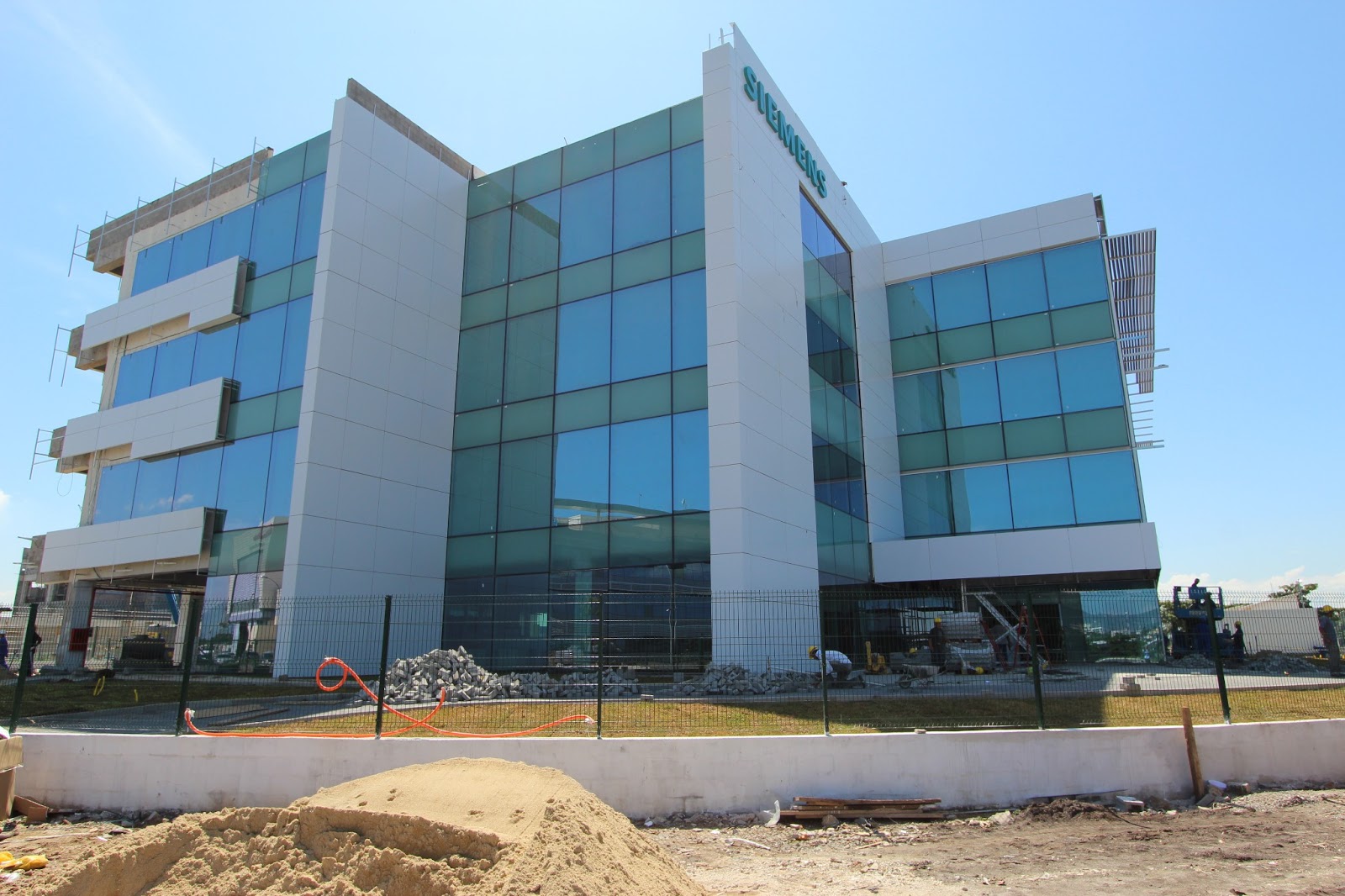 Fotos da obra do Centro de P&D Siemens Rio. | Eficiência Energética e ...