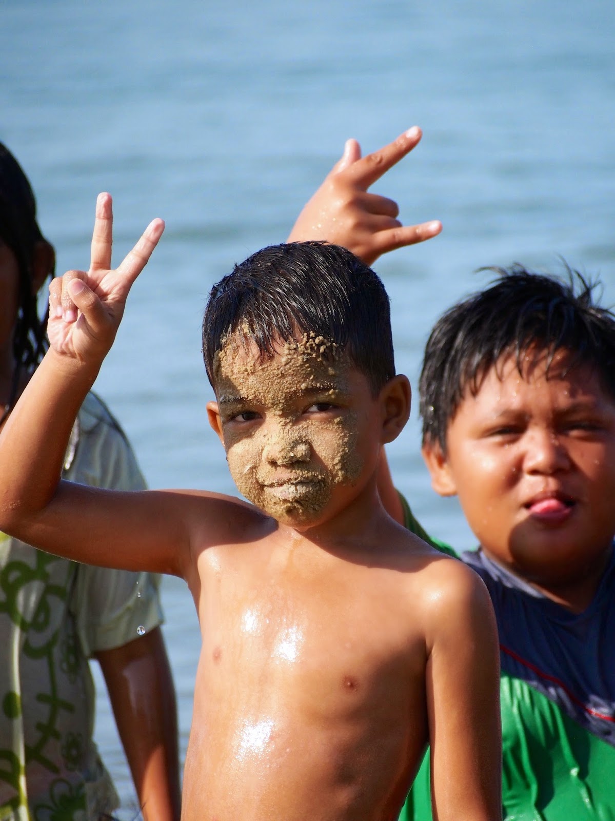 Carl Fakaruddin: Foto Minggu Ini: Keceriaan anak-anak nelayan di Pantai ...